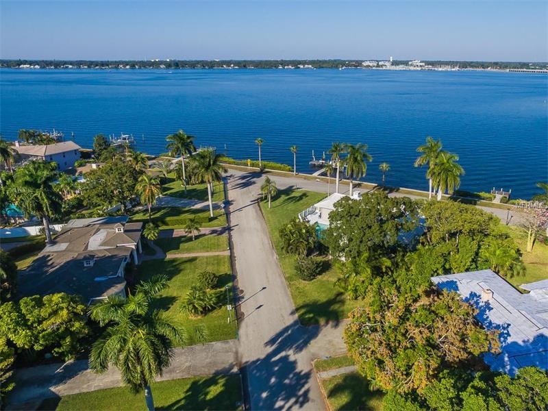 OPEN HOUSE TODAY DEC. 4TH 1 - 4pm Historic Riverview District